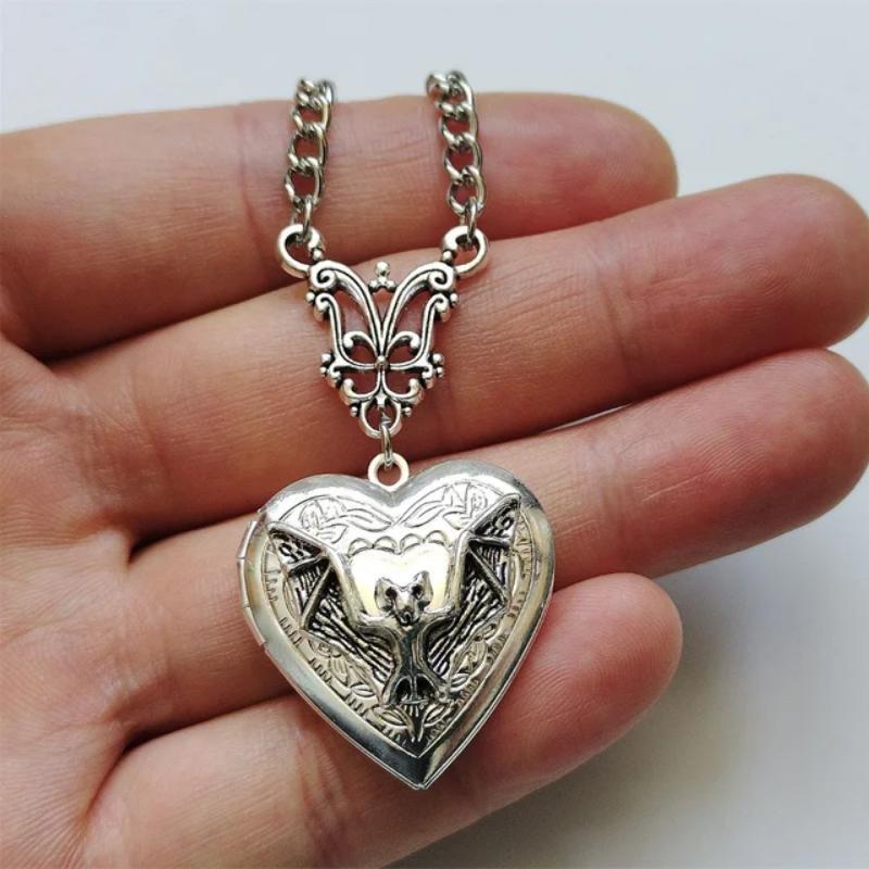 Gothic Vampire Witch’s Heart Locket Necklace – Wicca Vibes